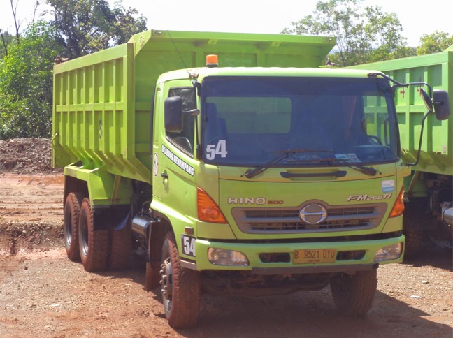 DUMP TRUCK - HINO | PT. SATRIA JAYA SULTRA