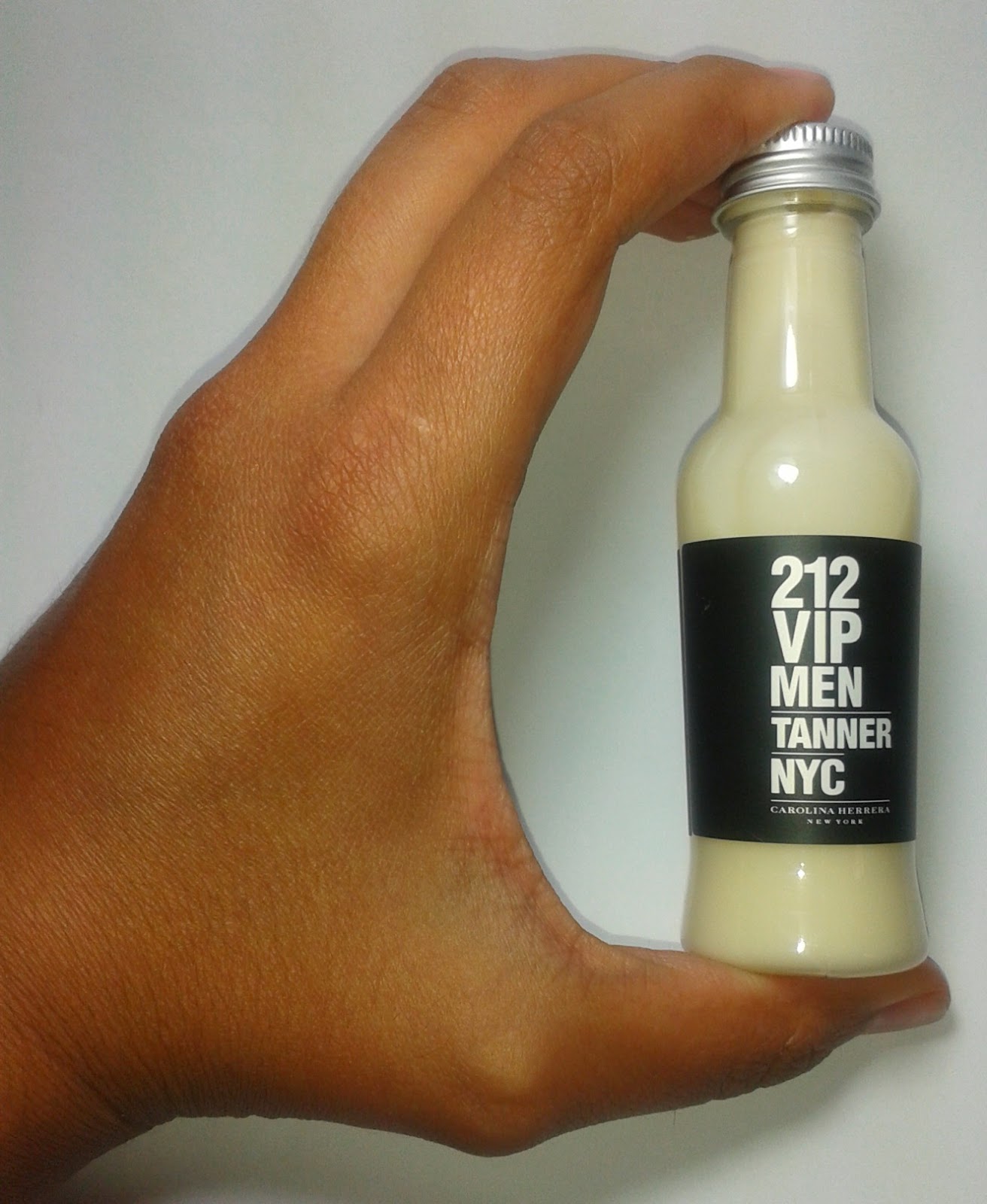 Miniaturas de Cosméticos e Amenities: 212 VIP men skin recovery pack ...