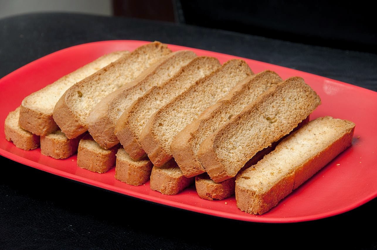 Delectable treats with Salma: Cake Rusk