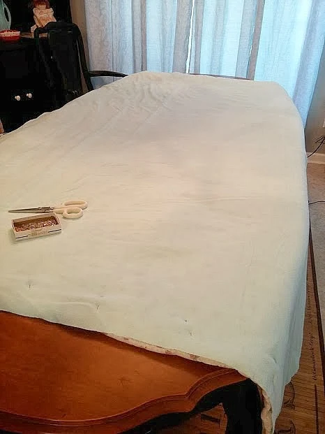 An Old Comforter Gets a New Life - DIY Beautify - Creating Beauty at Home