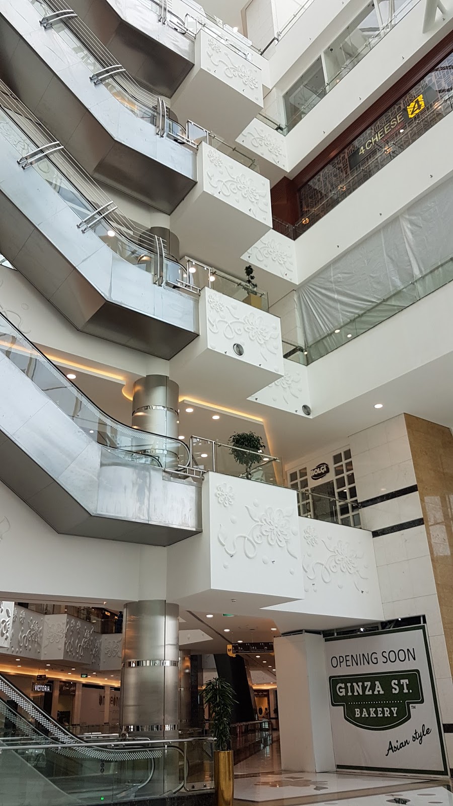 Life in Kuwait Blog: 89 Mall Egaila