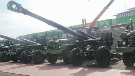 INFO MILITER: Kasad Serahkan Meriam Kaliber 155