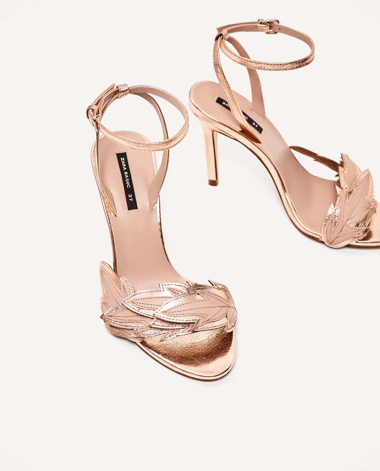 Novidade ZARA: Sandália Couro Salto Detalhe Folhas - ZAREAR