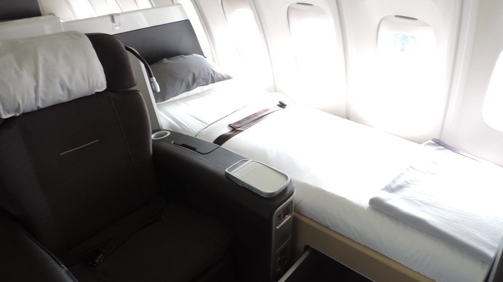 Review: Lufthansa B747 First Class, Frankfurt-Chicago