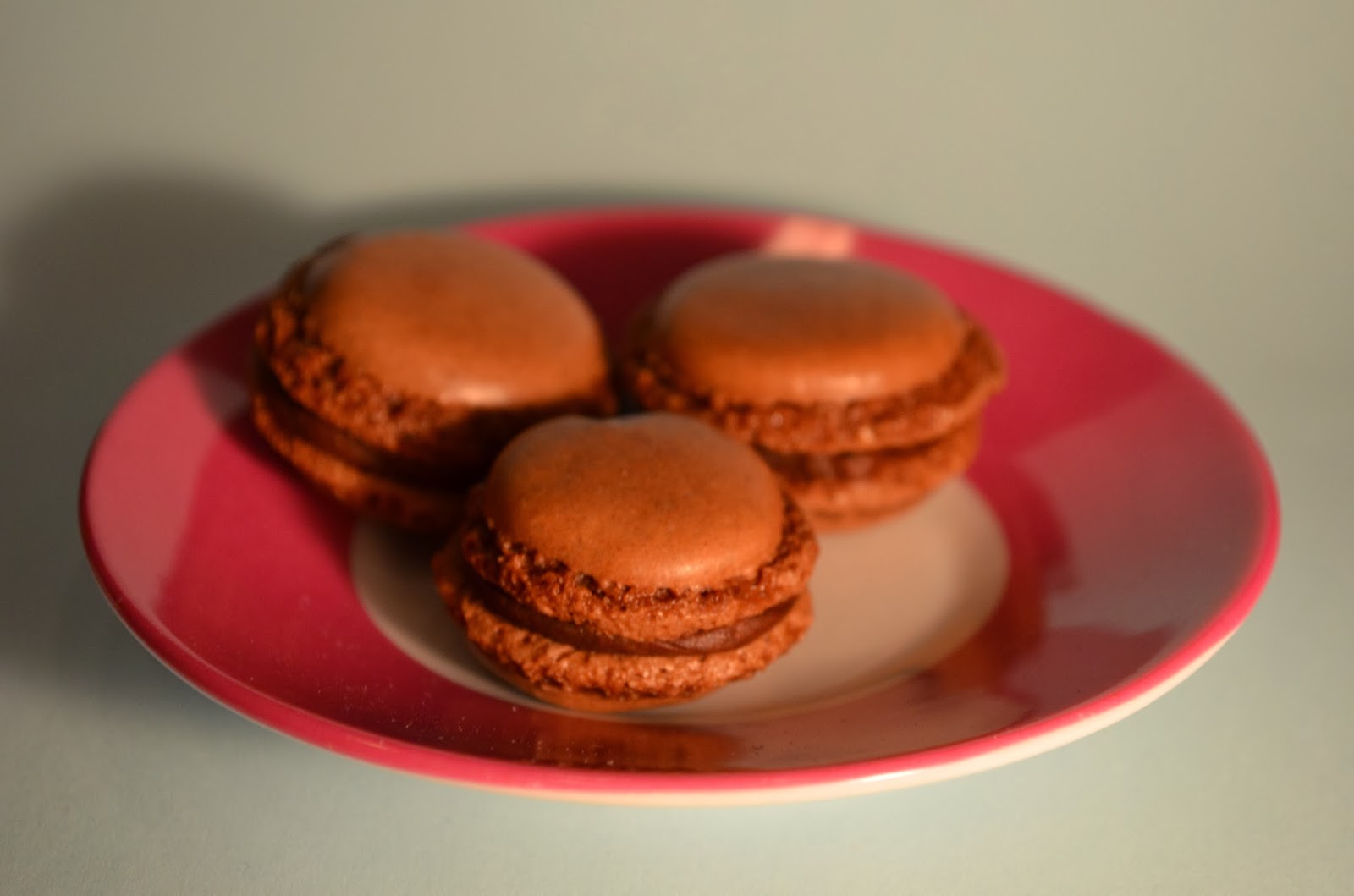 HIMBEERMILCH: Schoko-Macarons
