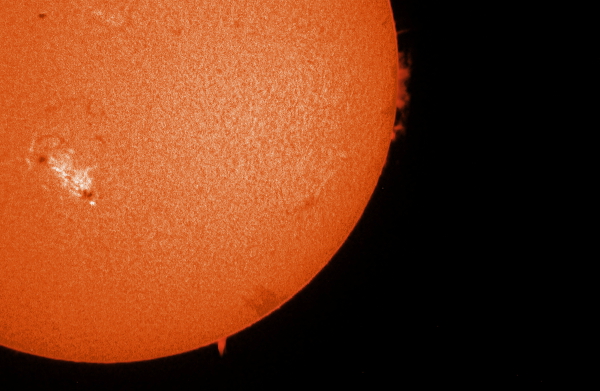 Sun in H-alpha and White Light on August 23rd, 2015 - AstroMadness.com