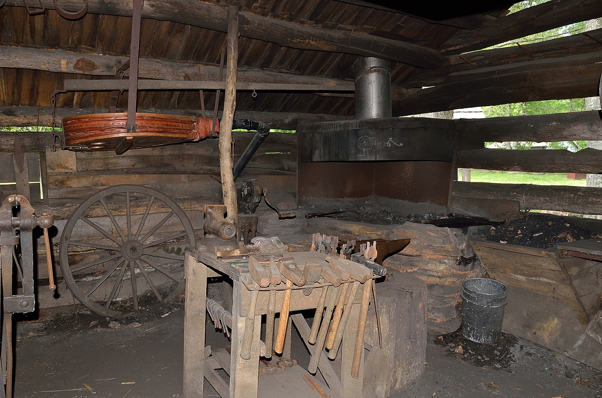 Tom and Margot's Adventures in Photography: Blue Ridge Parkway - Mabry Mill