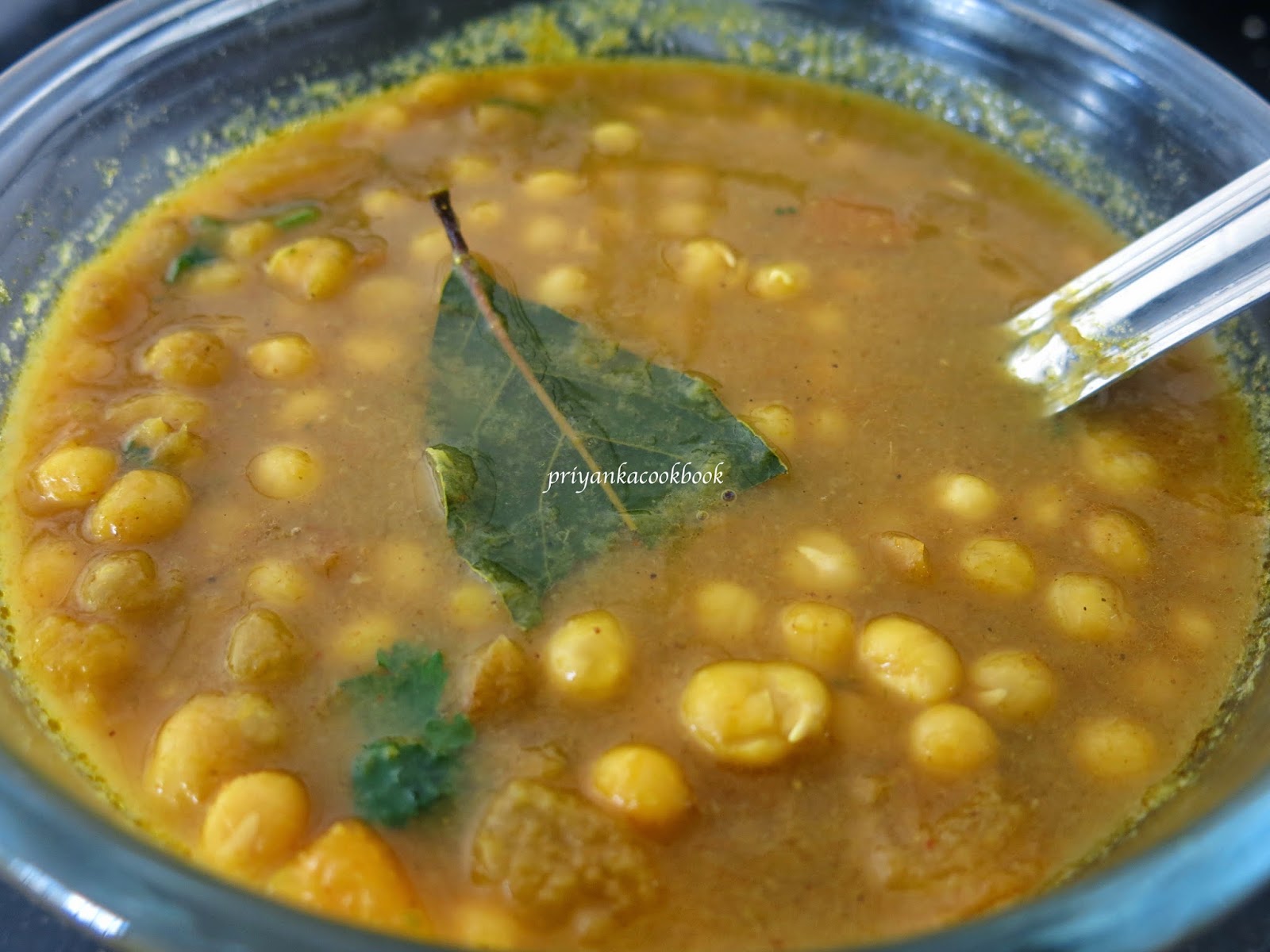 Love 2 Cook: Ghuguni - Yellow Peas curry