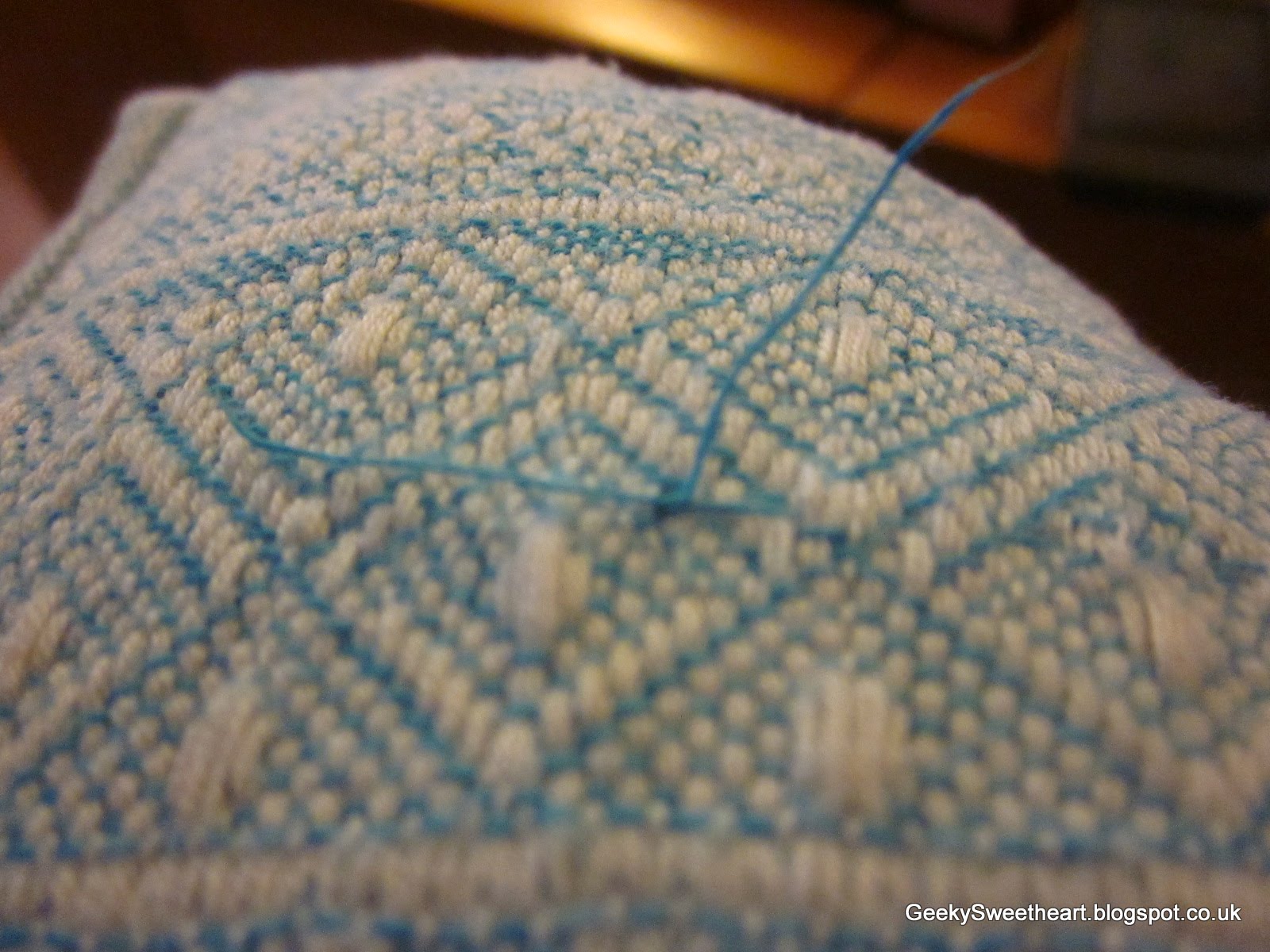 GeekySweetheart: Fixing a Broken Thread on a Woven Wrap - Photo Tutorial!