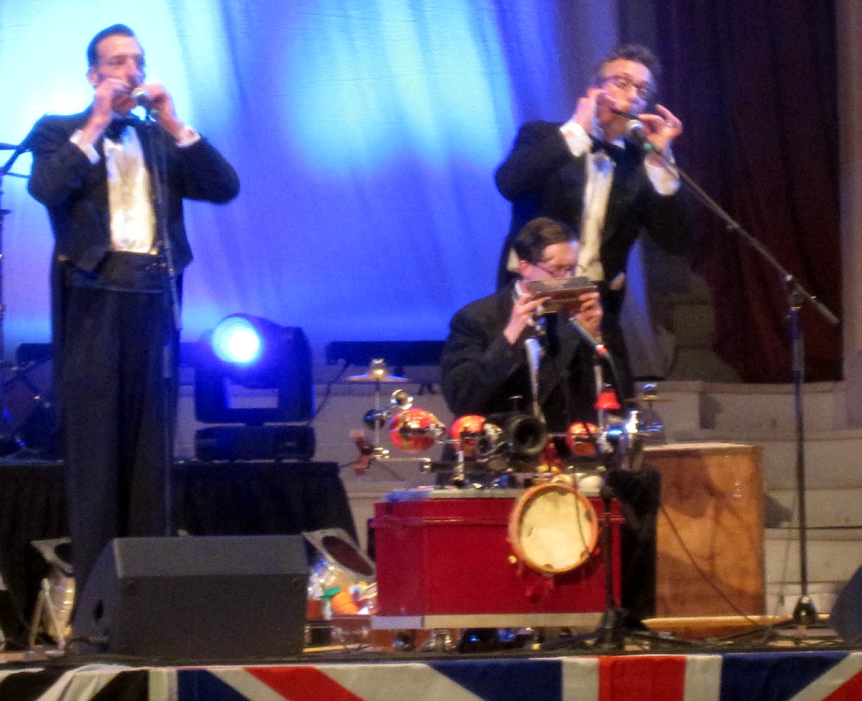 Janela aberta - Blogue de harmonica: Trios