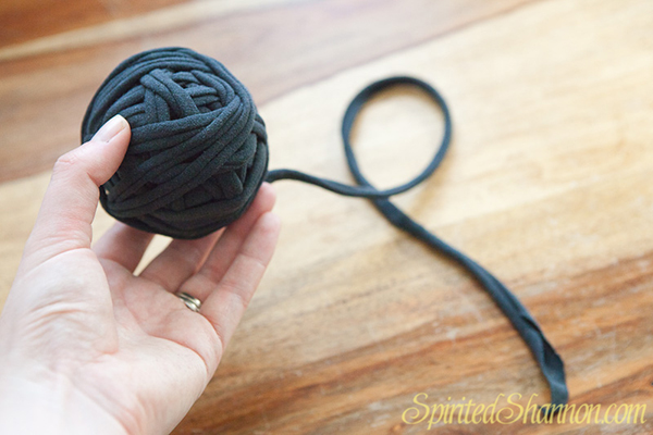 Spirited Shannon: T-Shirt Yarn: A Tutorial