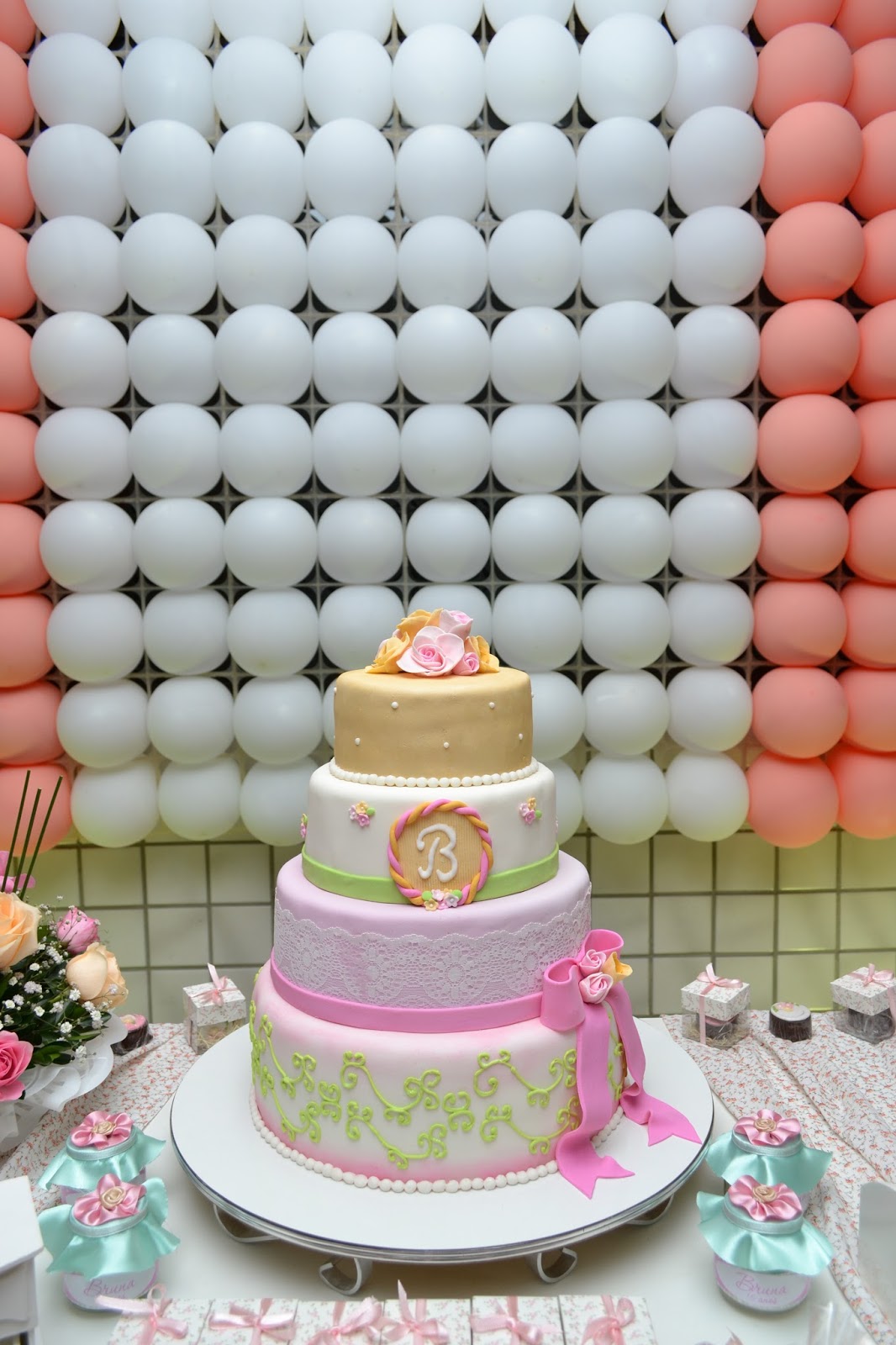 Make Cake Fabíola: Bolo 15 anos Rosa , Verde e Marfim