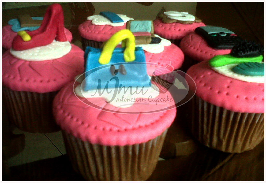 Mimu Cupcakes: Full Fondant Cupcakes dengan Hiasan 3 Dimensi