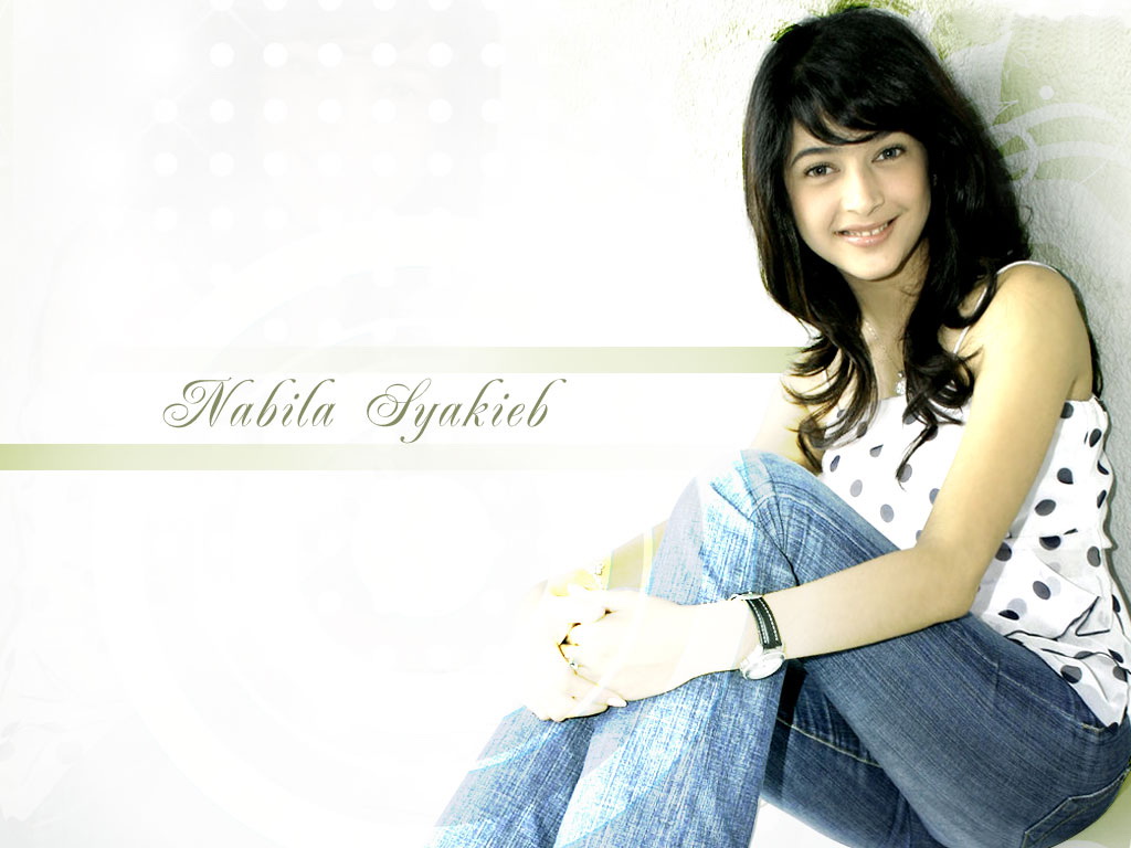 Artis Indonesia Wallpaper: Nabila Syakieb 4