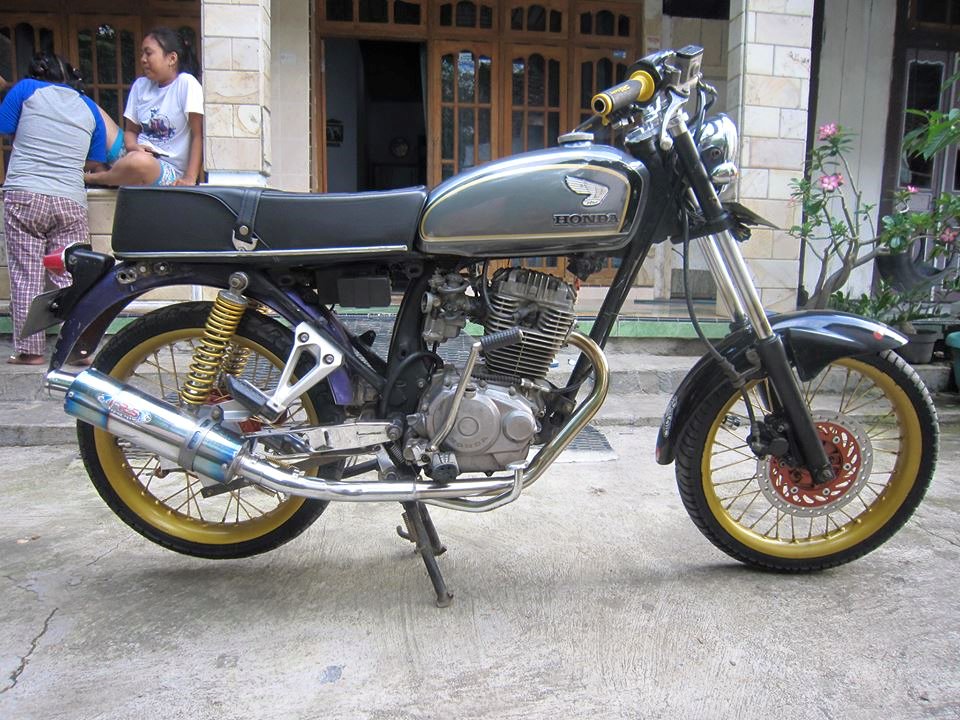 Foto Modifikasi Honda CB Black Magic