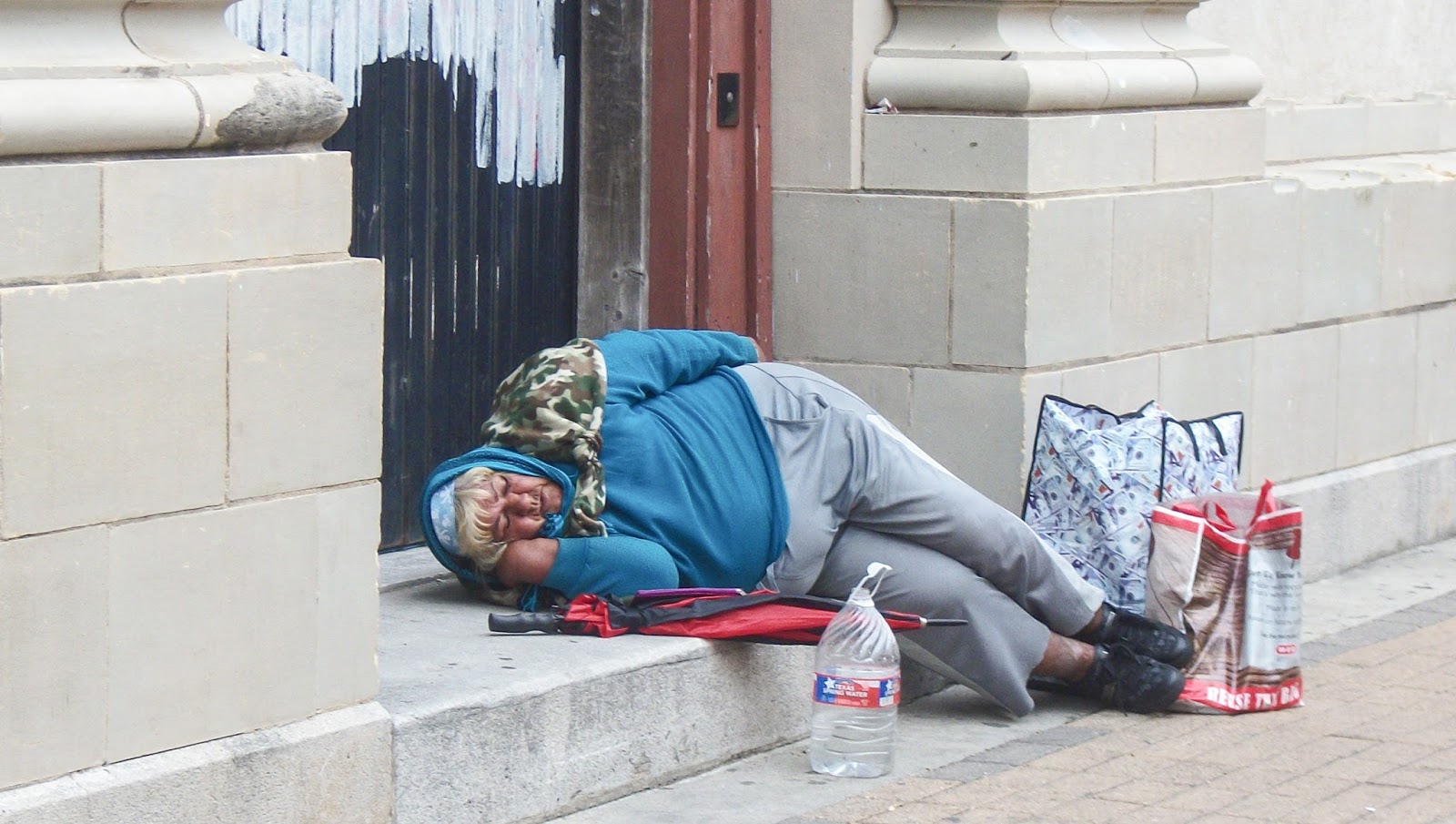 EL RRUN RRUN: SIGNS OF MISERY ALL AROUND FOR THE WORLD TO SEE