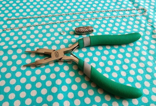 DIY: Hand Chain Tutorial {2 Ways} | Neon Rattail