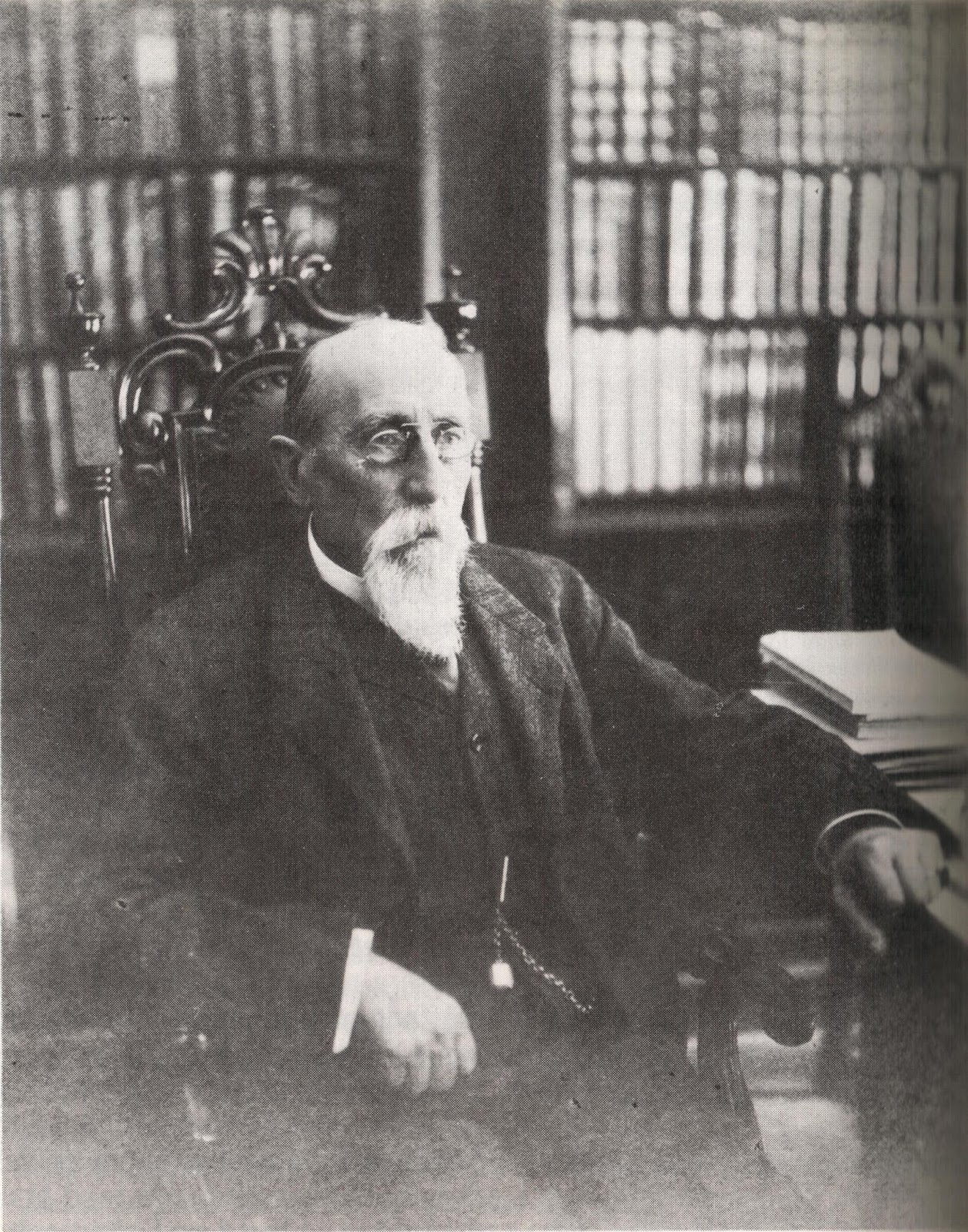 Eliitin Esoteeriset Symbolit: Vapaamuurarit ja käsimerkit - osa 1