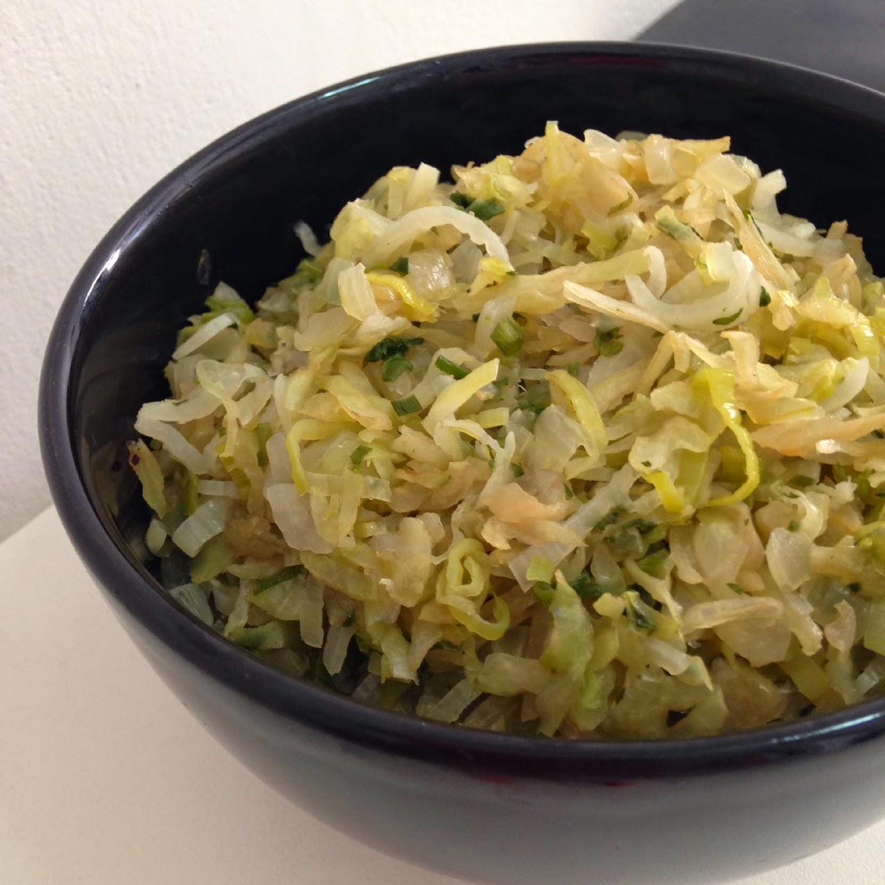 Além das dietas: Repolho refogado com alho-poró