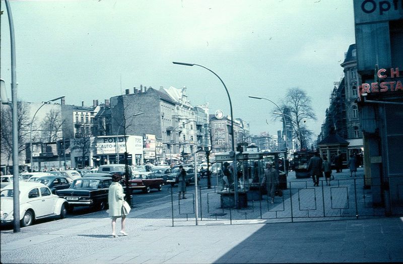Color Photos That Capture Street Scenes of East Germany in 1960 ...
