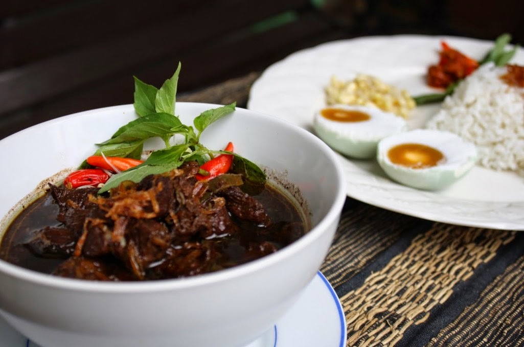 How to Make Rawon, Traditional East Java Tasty Beef Soup Recipes ...