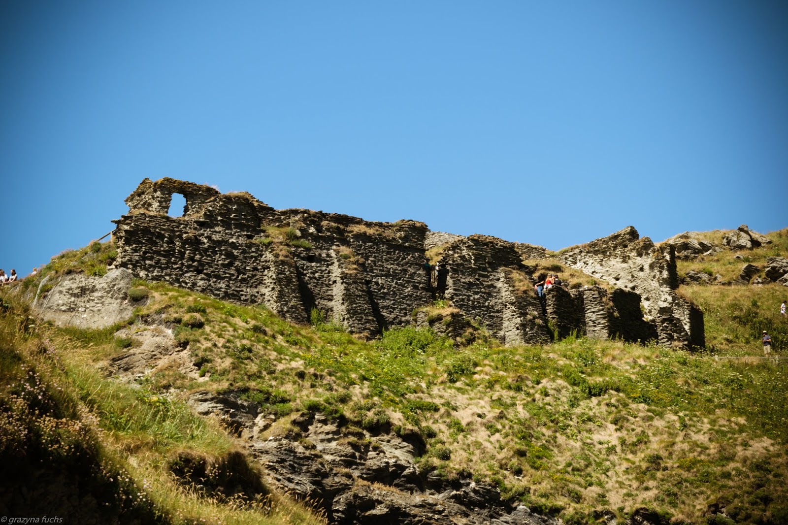 Enjoy your time with beautiful places: Tintagel Castle of King Arthur