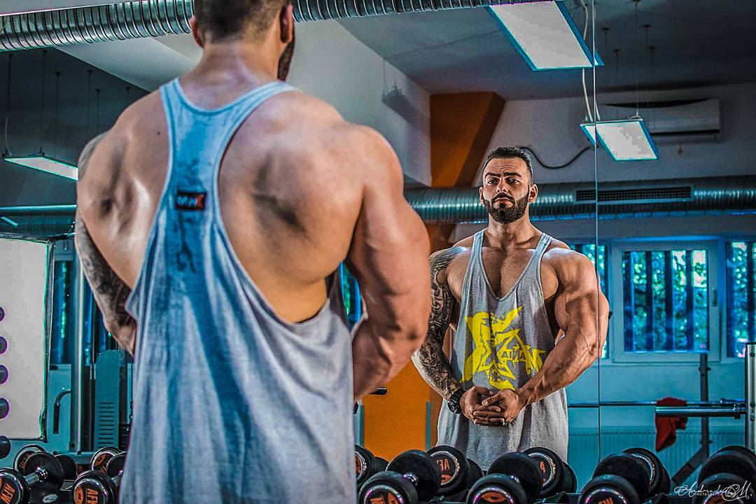 Muscle Lover: Romanian muscle hunk Roberto Alexandru (2)