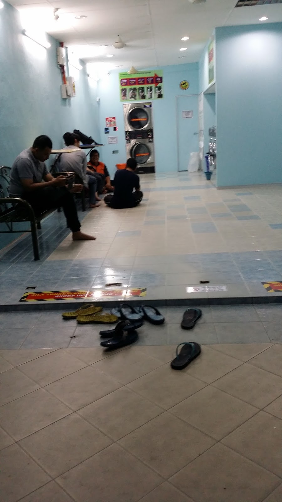 DOBI LAYAN DIRI BALIK PULAU