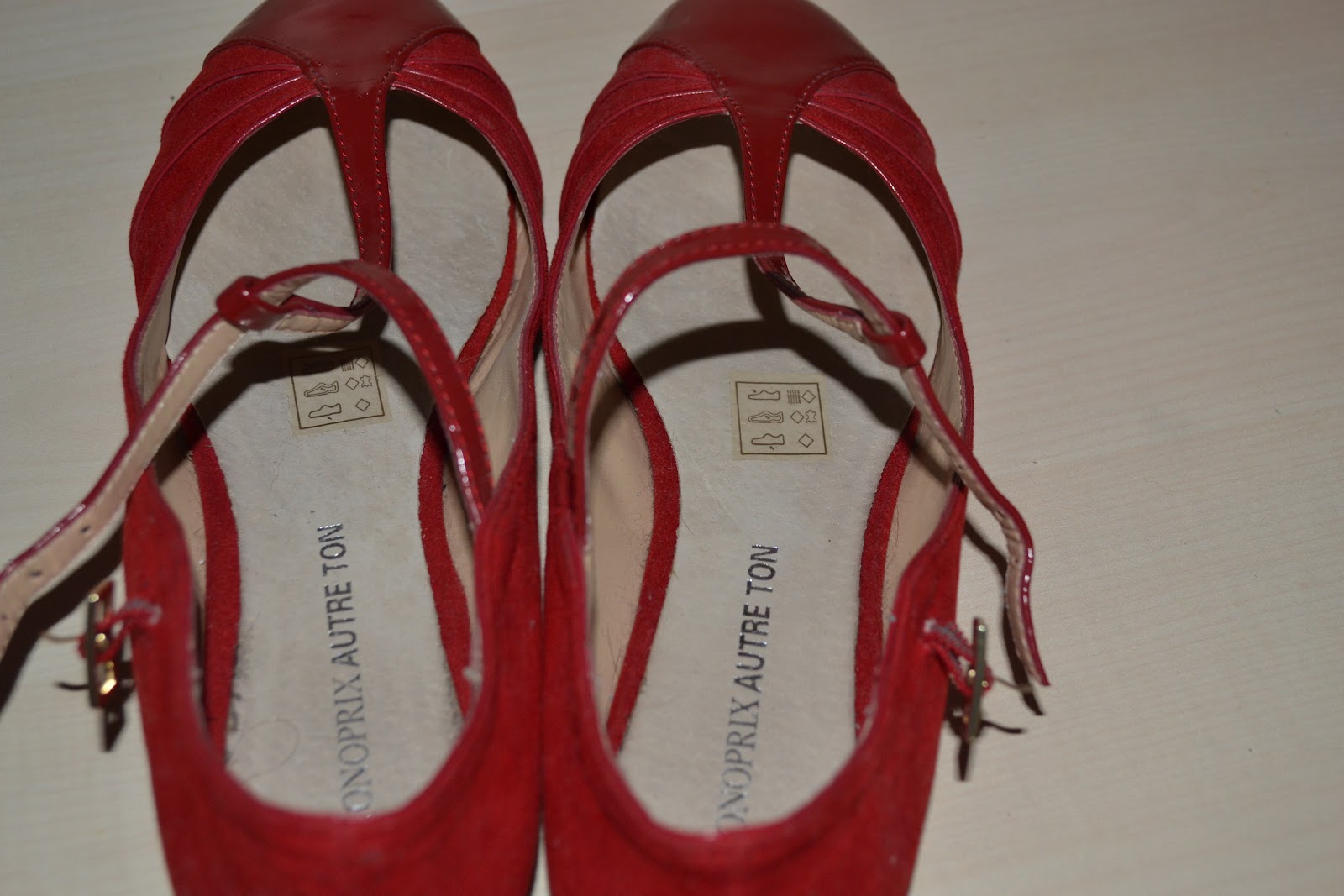 Bienvenue dans mon armoire !: Salomés rouge VENDUES