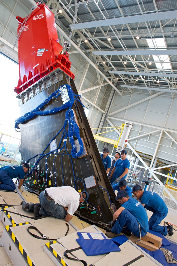 A350 XWB News: MSN5000 Static test airframe rolled-out during a cold ...