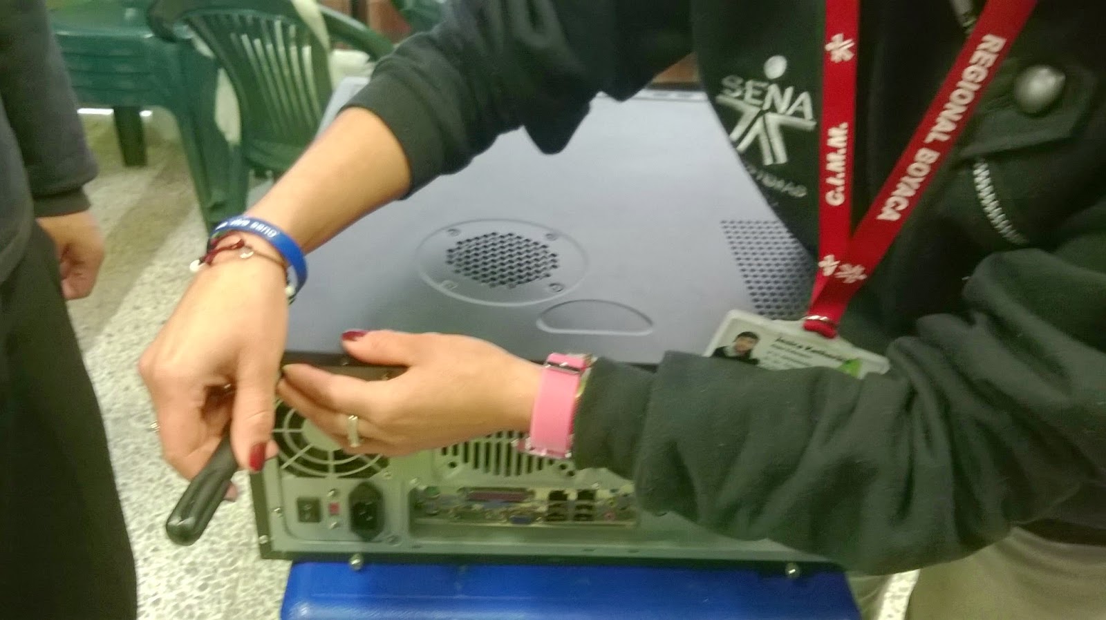 ENSAMBLE Y DESENSAMBLE DEL PC: DESENSAMBLE DE LA PC