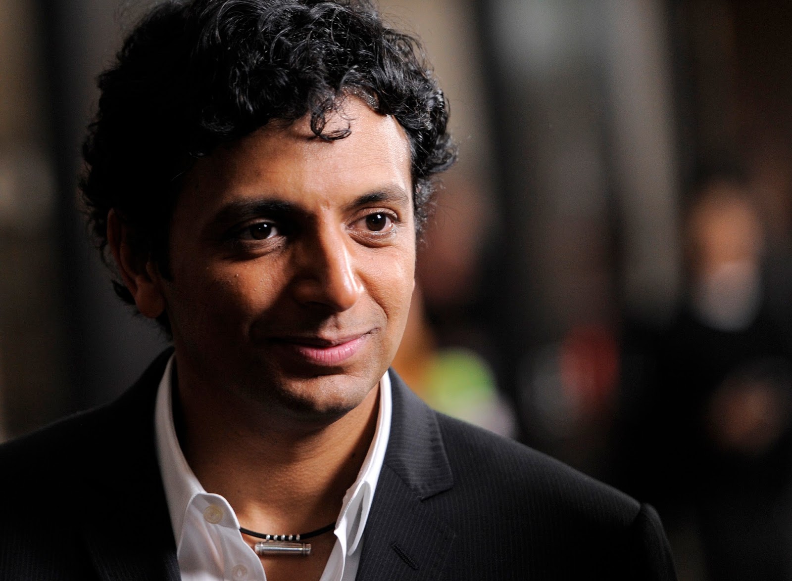 Tidningen Kulturvinden: FILM: Split - M Night Shyamalan omgiven av JA ...