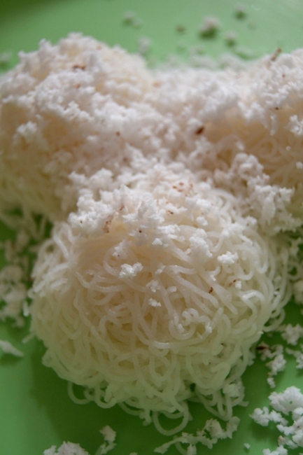 Vaniensamayalarai: Idiyappam / White String Hoppers