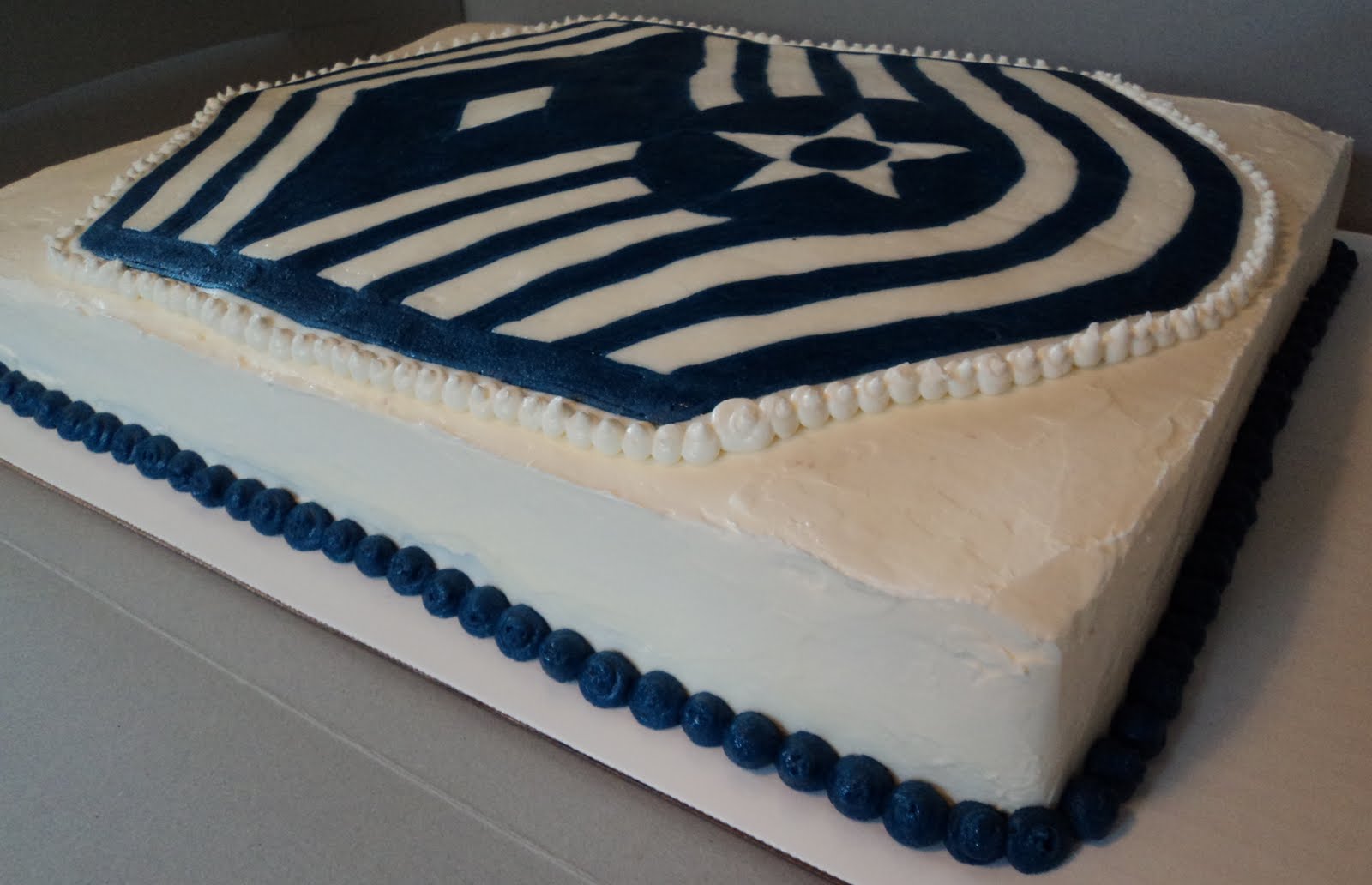 Sweet Biscuit Bakery: Air Force Insignia cake!