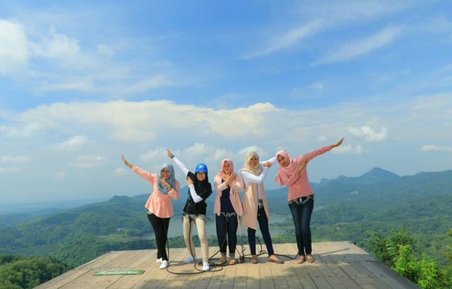 Wisata Jogja Ngehits di Puncak Kosakora, Tebing Breksi, Kalibiru dan ...