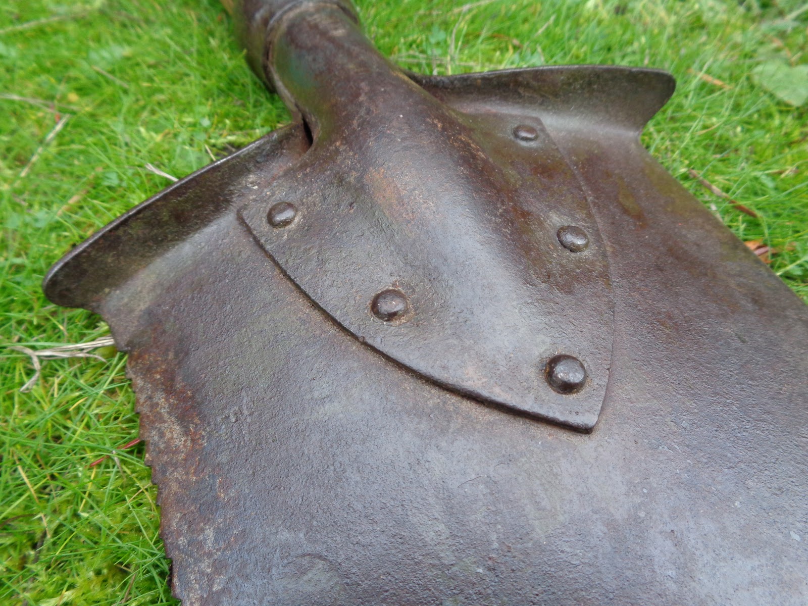 Four Bees: Imperial Russan Trench Spade - Shovel, 1916, К Ш, Saw Tooth ...