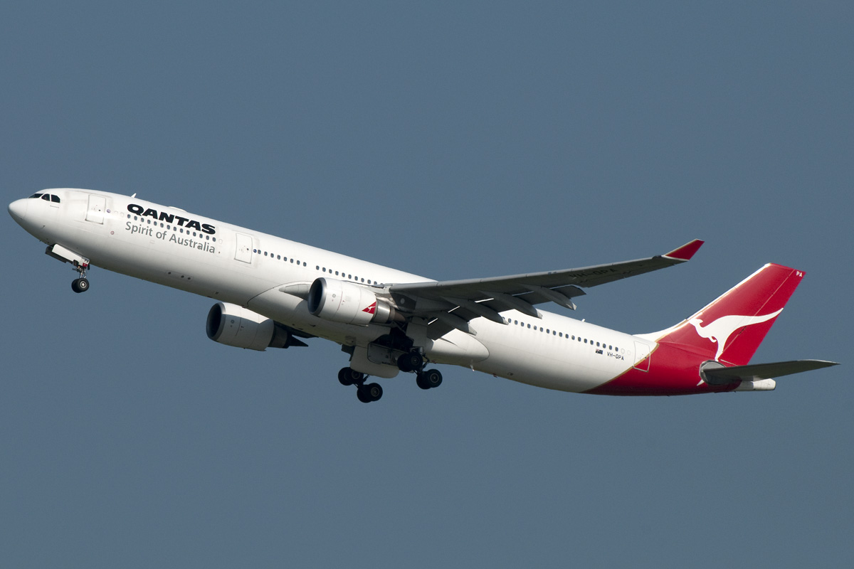 Spotter-Reports: Qantas A333 VH-QPA - Singapore Changi Report