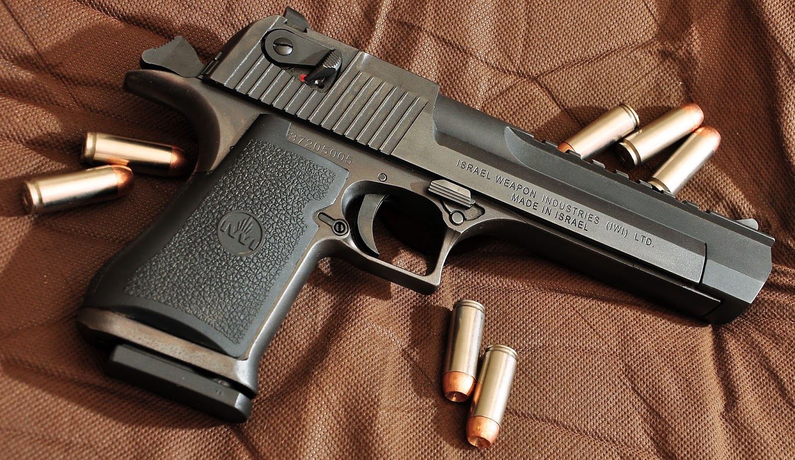 WARFARE Blog: MAGNUM RESEARCH/ IMI DESERT EAGLE. A Queridinha de Hollywood.