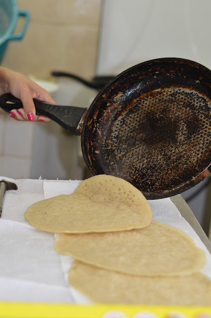 Foodwanderings: Lachuch לחוח: A Yemenite Spongy Bread/Yeast & Hilbe ...