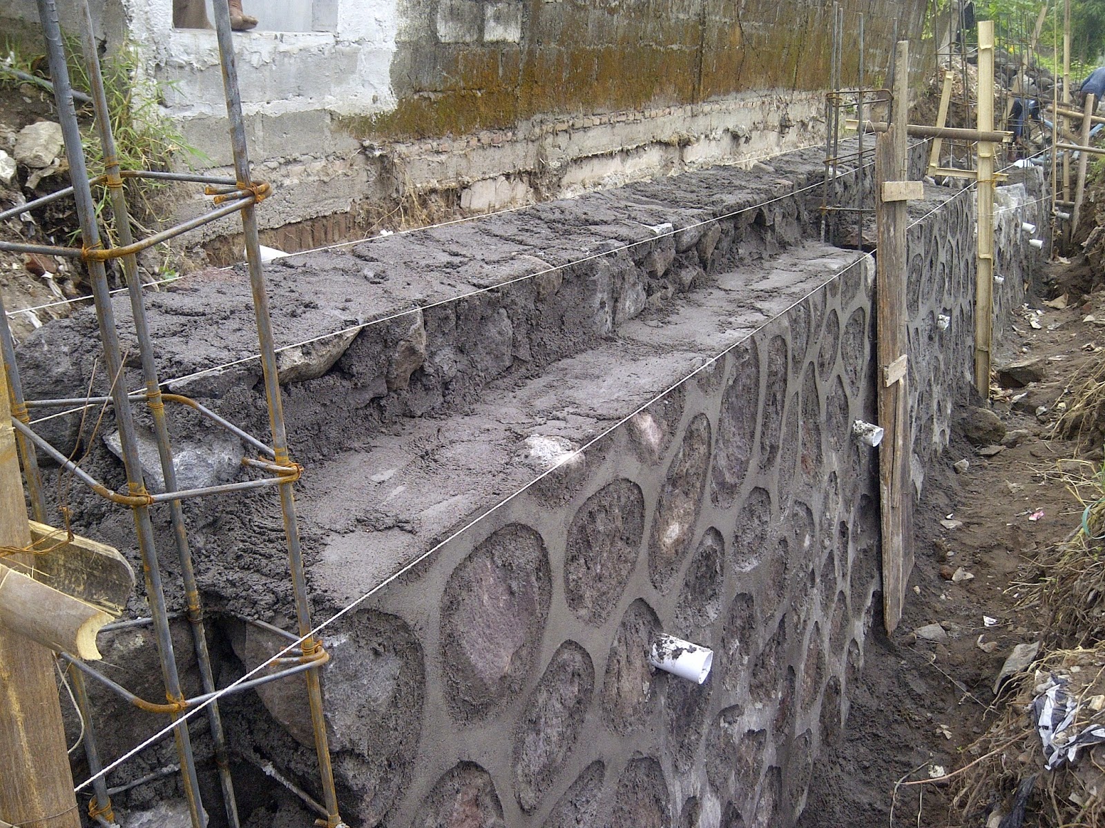 Fungsi Pipa Pada Dinding Penahan Tanah ~ Area TEKNIK SIPIL Fungsi Pipa Pada Dinding Penahan Tanah ~ Area TEKNIK SIPIL