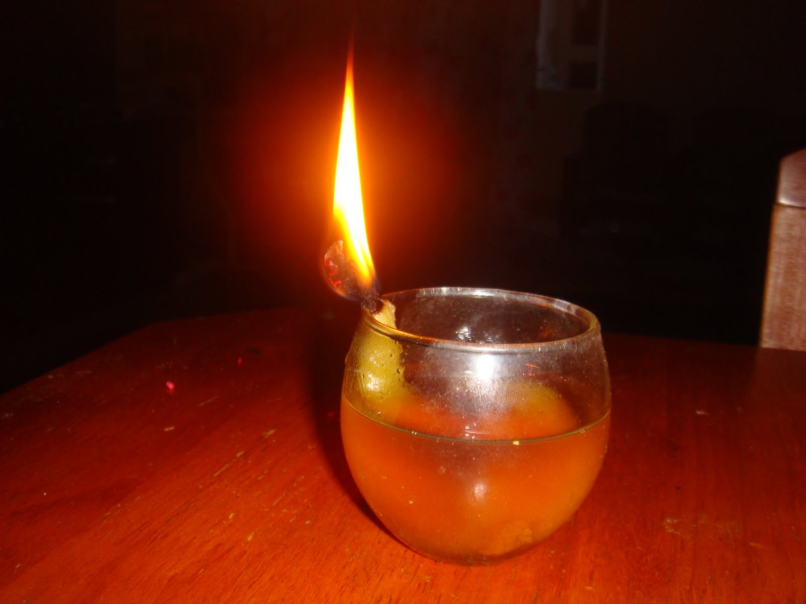 Cara Membuat Lilin Sederhana di Saat Lampu mati | KupingKenyel