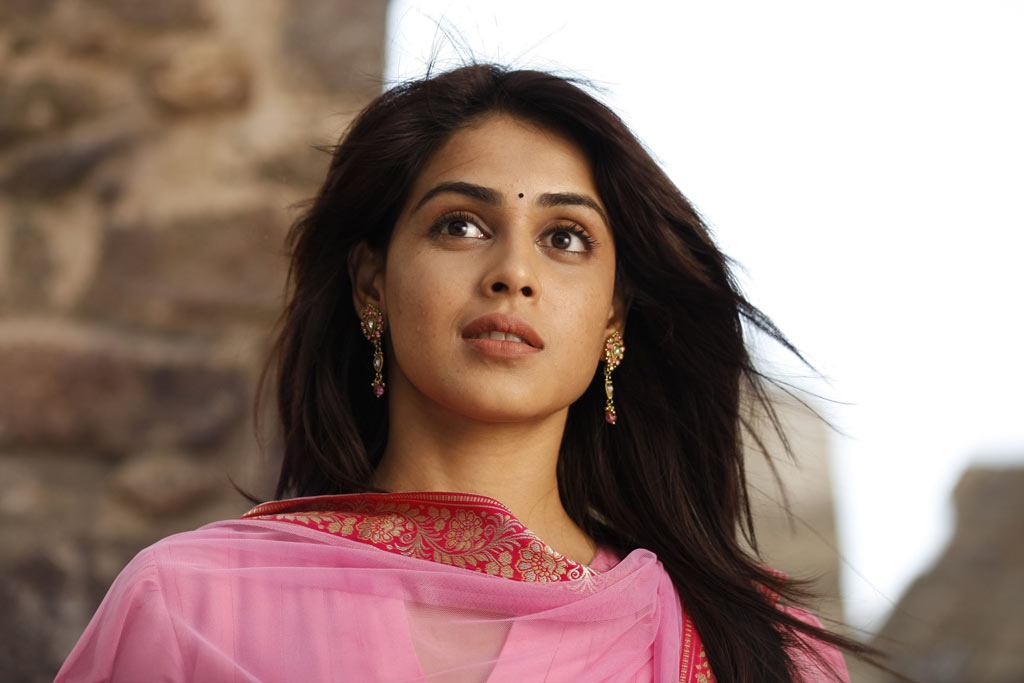 Movies Time: Genelia Latest Pics Photos @ Velayutham Movie