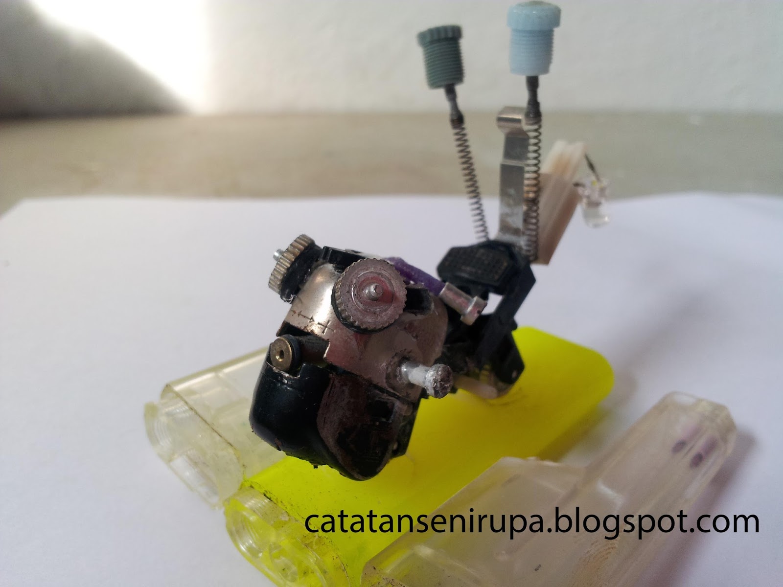 Karya Seni Dari Limbah Pemantik Api ~ KUMPULAN ILMU SENI RUPA