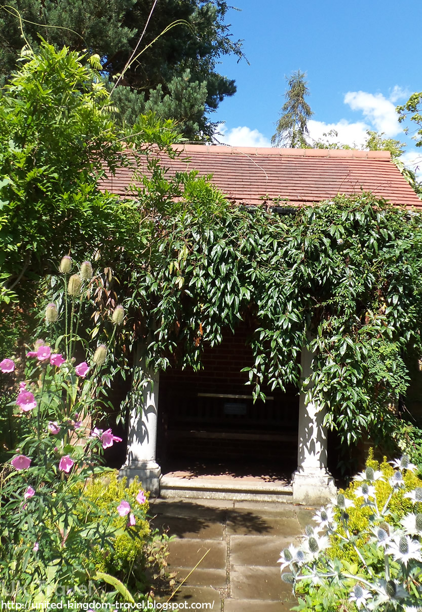 Myddelton House Gardens in Enfield - The Globe Trotter