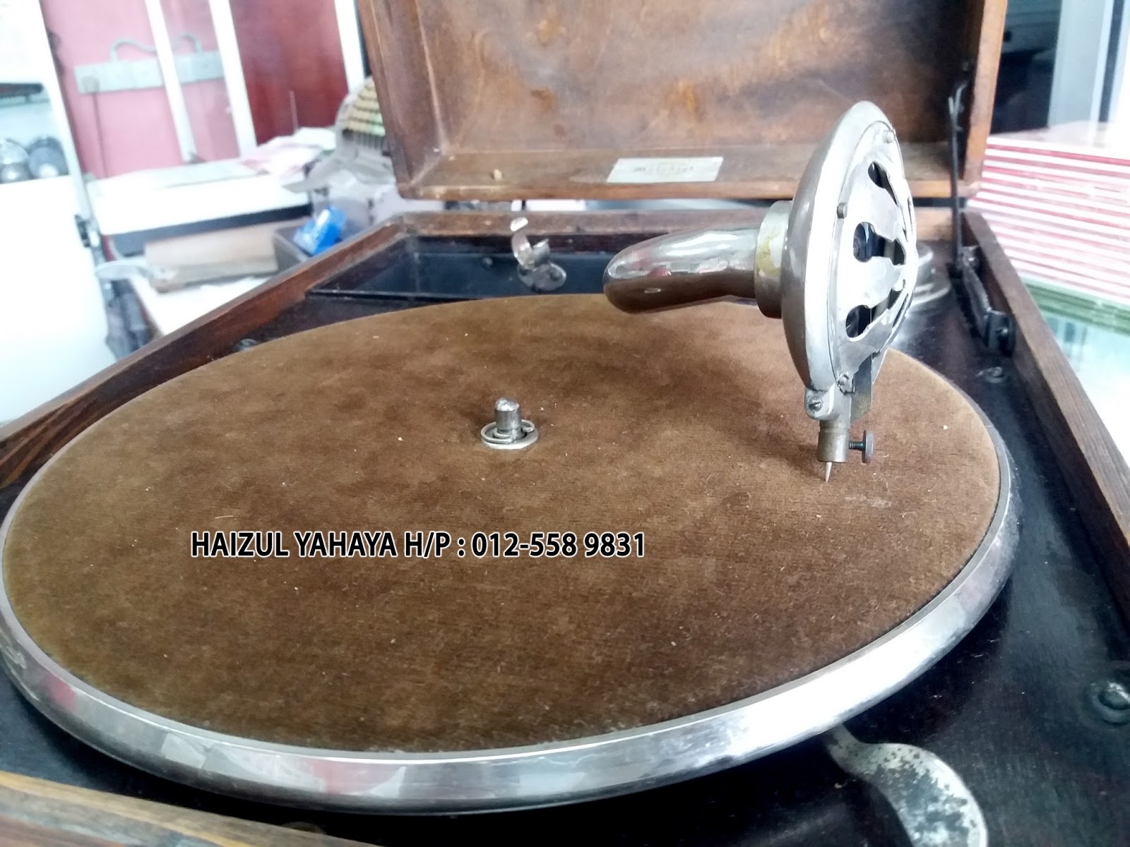 Haizul-Antique: BOX GRAMOPHONE/PORTABLE GRAMOPHONE (SOLD)
