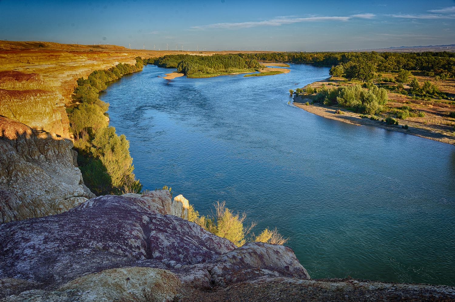 The Amazing Life: 五彩灘，布爾津。Rainbow Beach, Burqin, Xinjiang.