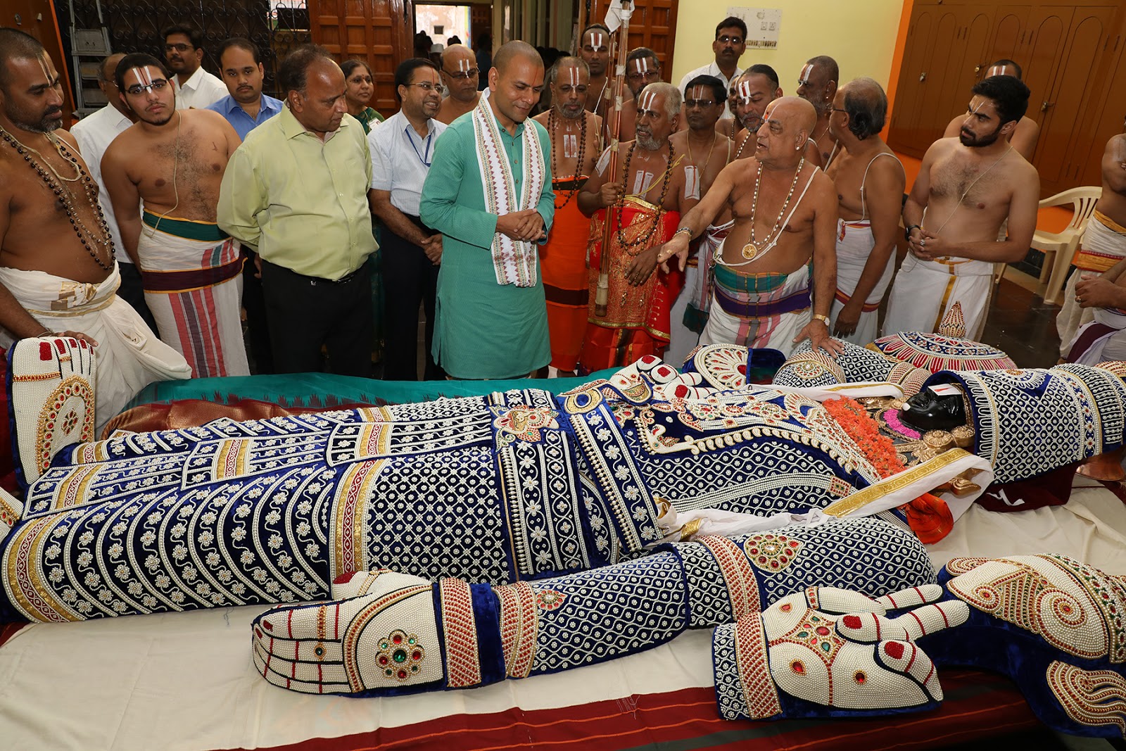 Pearl Armour to Lord Govinda Raja Swamy - rspnetwork.in