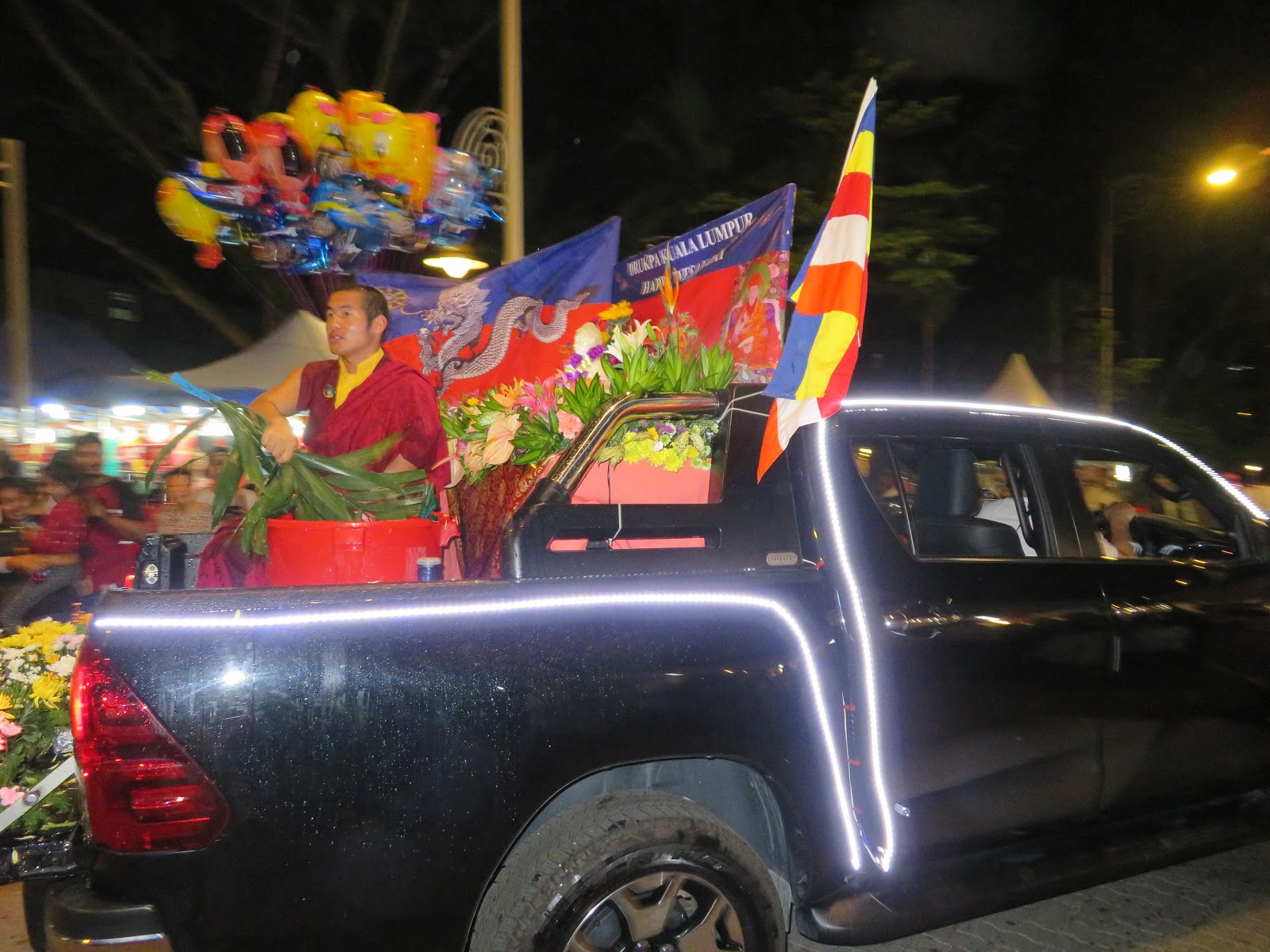 Kee Hua Chee Live!: WESAK DAY PROCESSION WHICH STARTED FROM MAHA VIHARA ...