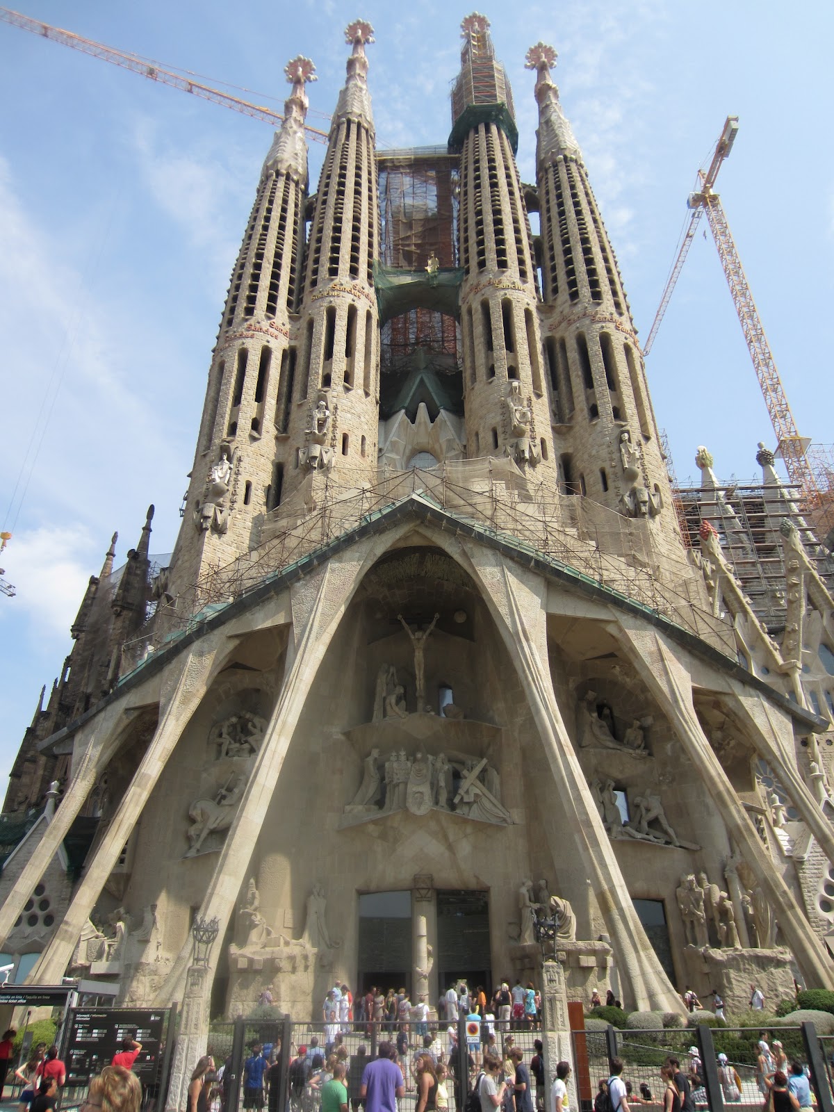 wacky tacky: Say Howdy to Gaudi!