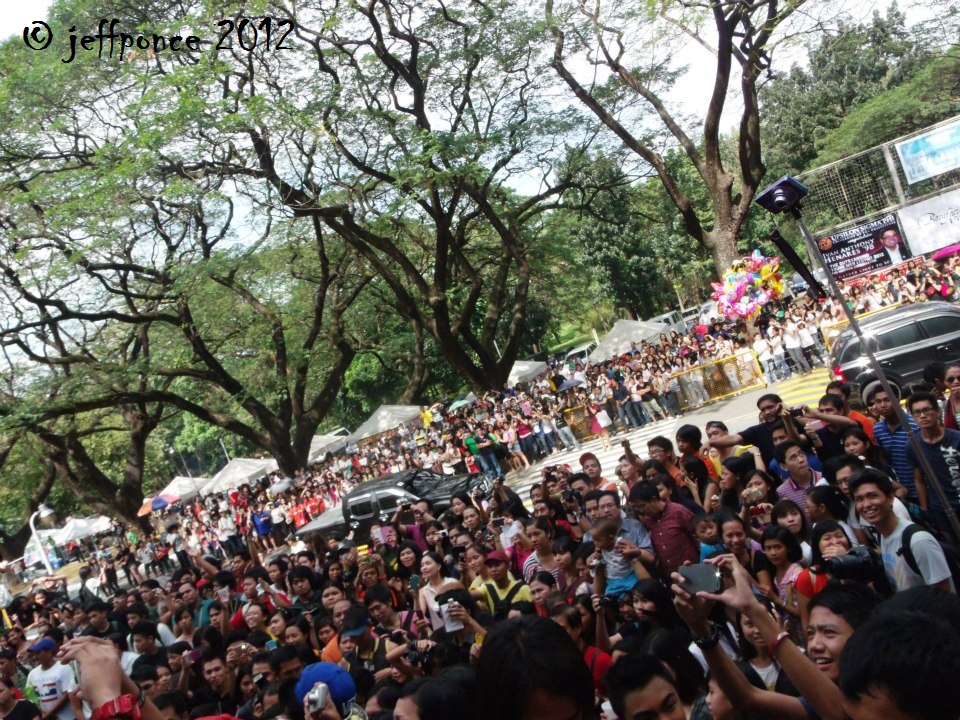 Bisayang Manlalakbay around the Philippines: UP Diliman Oblation Run 2012